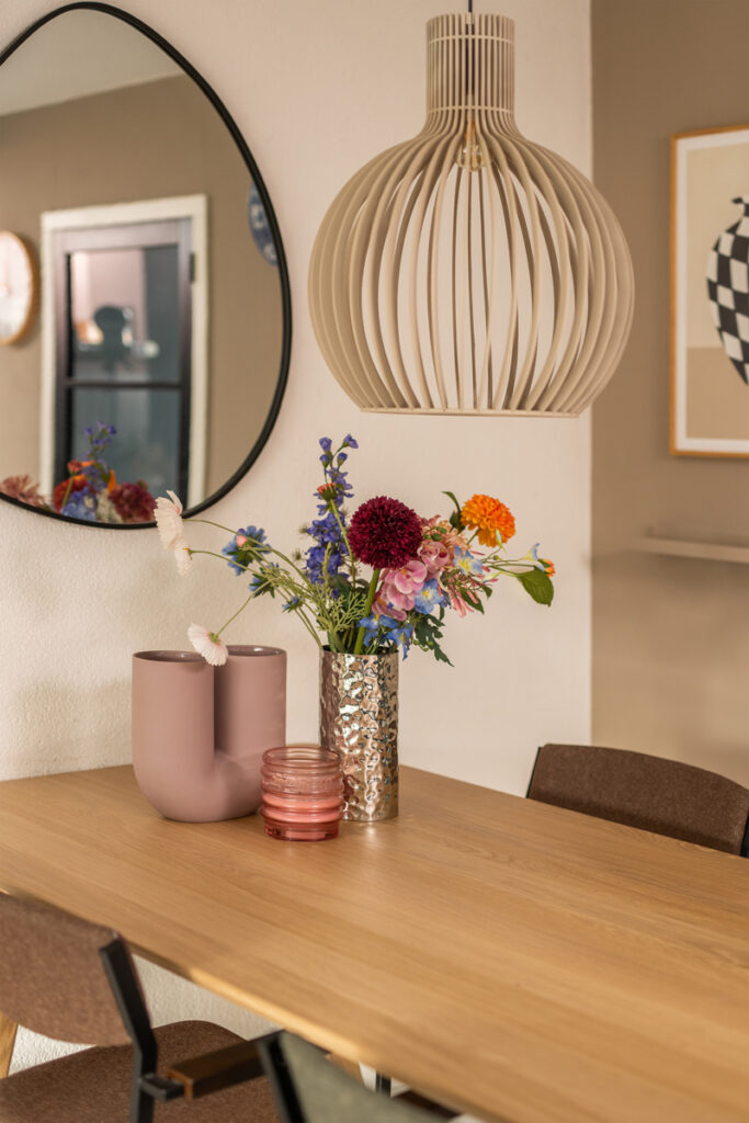 Eettafel dekken als een stylist: zo creëer je hoogte en sfeer